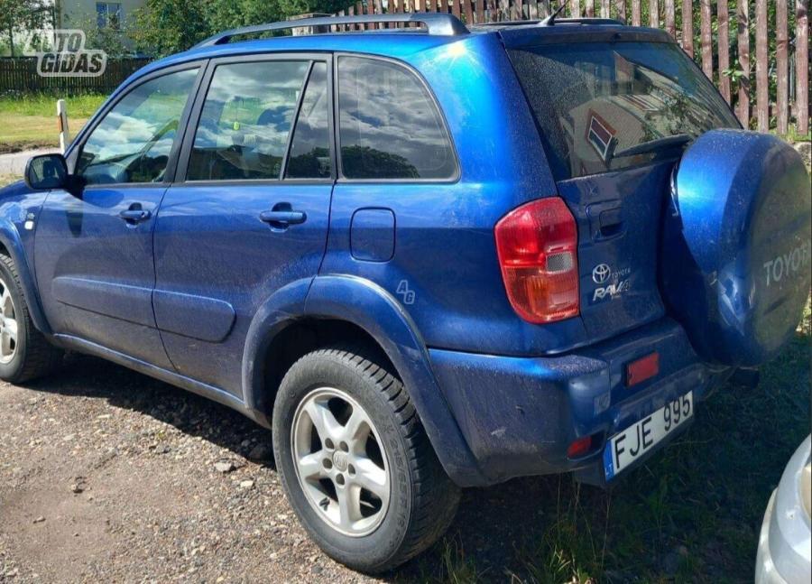 Toyota RAV4 2004 Viļņa, ar dzinēja tilpumu 2.00 L un nobraukumu 324 tūkst. km par 3700 €, foto 3 vietnē AUTOMOTO.COM.LV