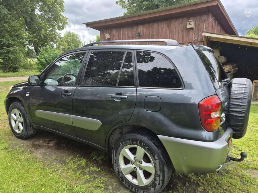 Toyota RAV4 2004 in Vilnius, with an engine capacity of 2.00 L and mileage of 240 thousand km for 4000 €, photo 4 on AUTOMOTO.COM.LV