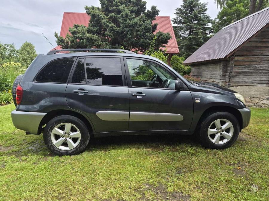 Toyota RAV4 2004 in Vilnius, with an engine capacity of 2.00 L and mileage of 240 thousand km for 4000 €, photo 6 on AUTOMOTO.COM.LV