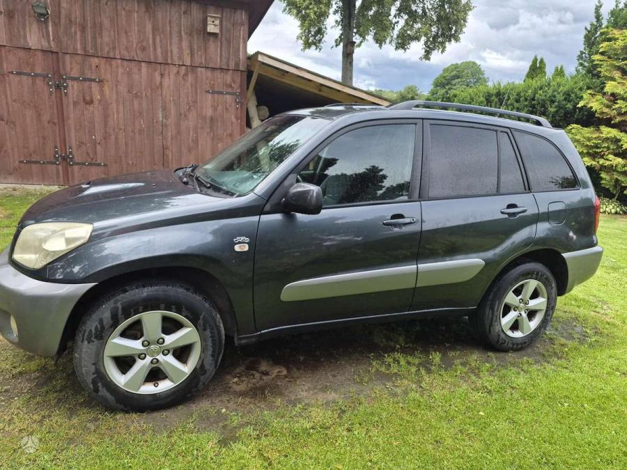 Toyota RAV4 2004 in Vilnius, with an engine capacity of 2.00 L and mileage of 240 thousand km for 4000 €, photo 7 on AUTOMOTO.COM.LV