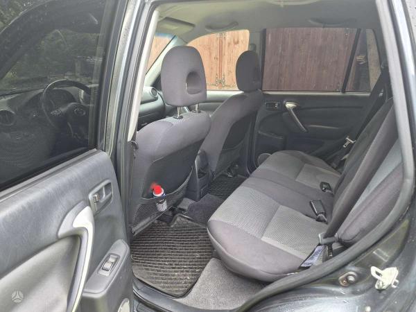 Toyota RAV4 2004 in Vilnius, with an engine capacity of 2.00 L and mileage of 240 thousand km for 4000 €, photo 8 on AUTOMOTO.COM.LV