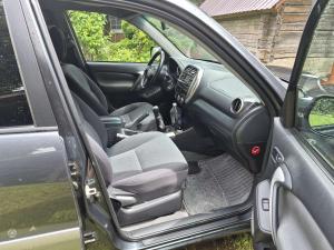 Toyota RAV4 2004 in Vilnius, with an engine capacity of 2.00 L and mileage of 240 thousand km for 4000 €, photo 11 on AUTOMOTO.COM.LV