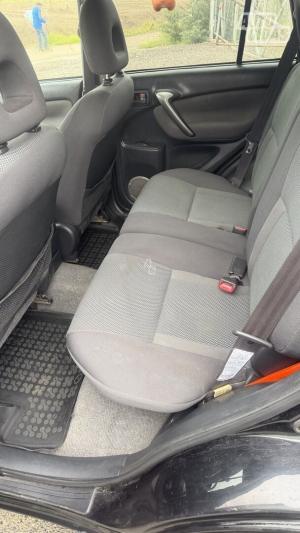 Toyota RAV4 2004 in Vilnius, with an engine capacity of 2.00 L and mileage of 250 thousand km for 2100 €, photo 9 on AUTOMOTO.COM.LV