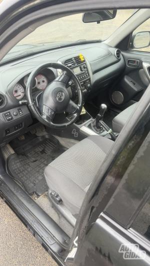 Toyota RAV4 2004 in Vilnius, with an engine capacity of 2.00 L and mileage of 250 thousand km for 2100 €, photo 10 on AUTOMOTO.COM.LV