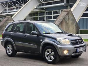 Toyota RAV4 2004 Viļņa, ar dzinēja tilpumu 2.00 L un nobraukumu 266 tūkst. km par 2300 €, foto  vietnē AUTOMOTO.COM.LV