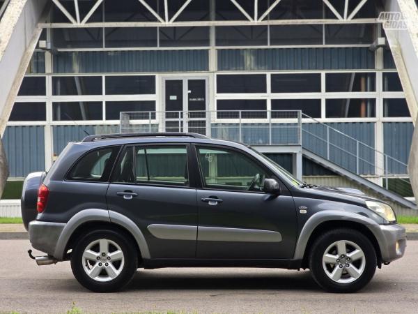 Toyota RAV4 2004 Viļņa, ar dzinēja tilpumu 2.00 L un nobraukumu 266 tūkst. km par 2300 €, foto 4 vietnē AUTOMOTO.COM.LV