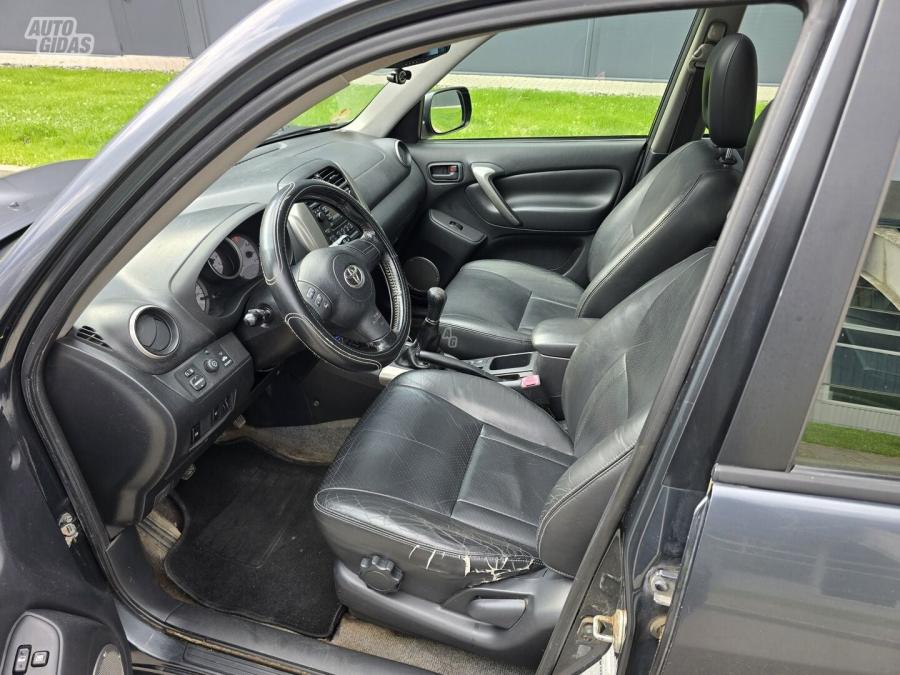 Toyota RAV4 2004 in Vilnius, with an engine capacity of 2.00 L and mileage of 266 thousand km for 2300 €, photo 10 on AUTOMOTO.COM.LV
