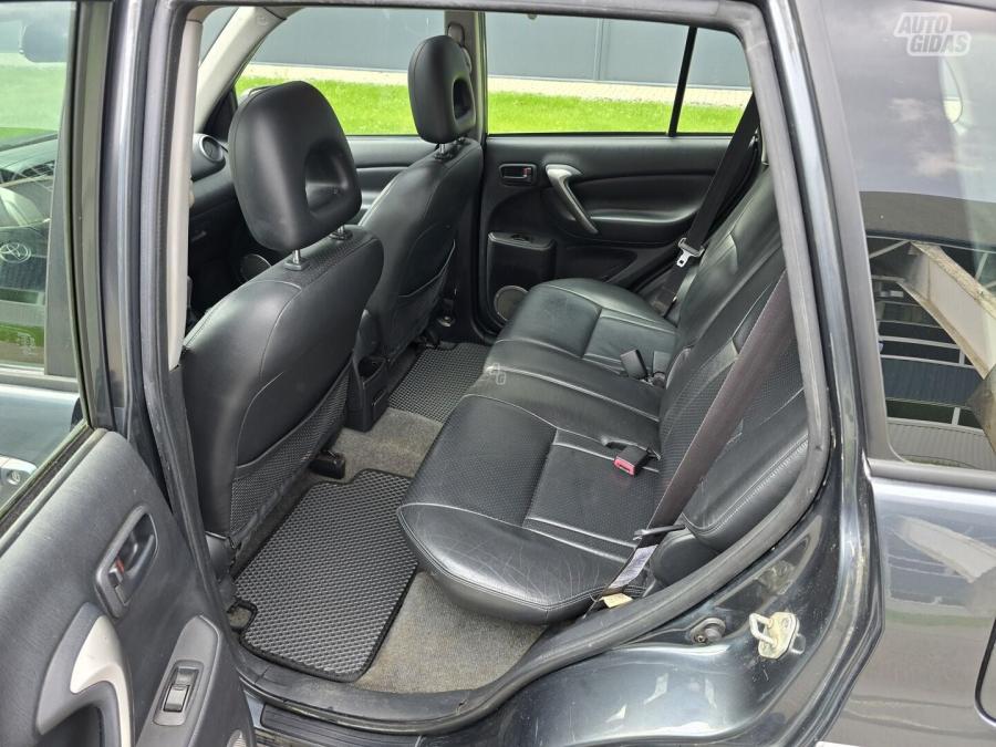 Toyota RAV4 2004 in Vilnius, with an engine capacity of 2.00 L and mileage of 266 thousand km for 2300 €, photo 14 on AUTOMOTO.COM.LV