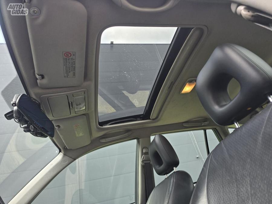 Toyota RAV4 2004 in Vilnius, with an engine capacity of 2.00 L and mileage of 266 thousand km for 2300 €, photo 15 on AUTOMOTO.COM.LV