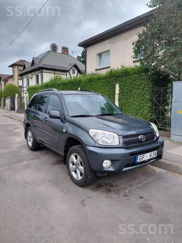 Toyota RAV4 2005 in Riga, with an engine capacity of 1.80 L and mileage of 272 thousand km for 2100 €, photo 4 on AUTOMOTO.COM.LV