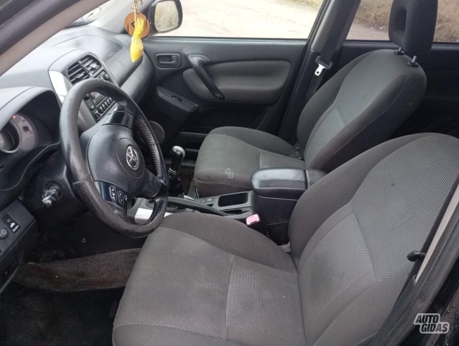 Toyota RAV4 2005 Kauņa, ar dzinēja tilpumu 2.00 L un nobraukumu 402 tūkst. km par 1650 €, foto 5 vietnē AUTOMOTO.COM.LV