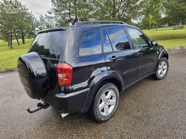 Toyota RAV4 2005 in Utena, with an engine capacity of 2.00 L and mileage of 321 thousand km for 2650 €, photo 3 on AUTOMOTO.COM.LV