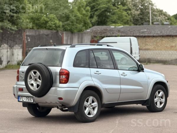 Toyota RAV4 2005 in Liepaja, with an engine capacity of 2.00 L and mileage of 239 thousand km for 2990 €, photo 3 on AUTOMOTO.COM.LV