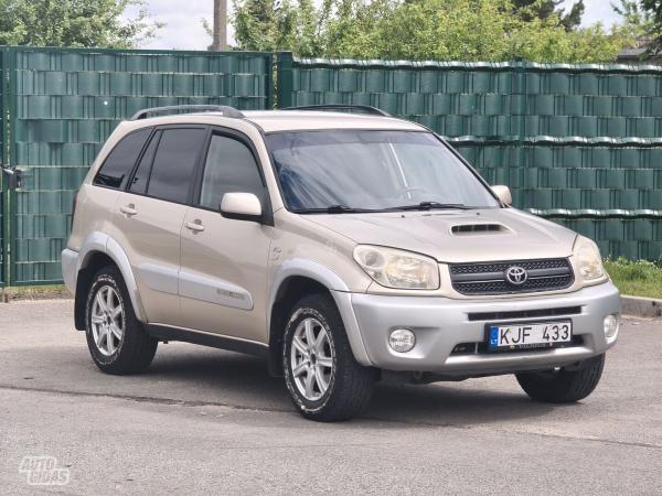 Toyota RAV4 2005 Viļņa, ar dzinēja tilpumu 2.00 L un nobraukumu 318 tūkst. km par 3200 €, foto 1 vietnē AUTOMOTO.COM.LV