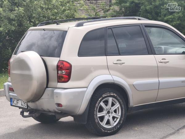 Toyota RAV4 2005 Viļņa, ar dzinēja tilpumu 2.00 L un nobraukumu 318 tūkst. km par 3200 €, foto 2 vietnē AUTOMOTO.COM.LV