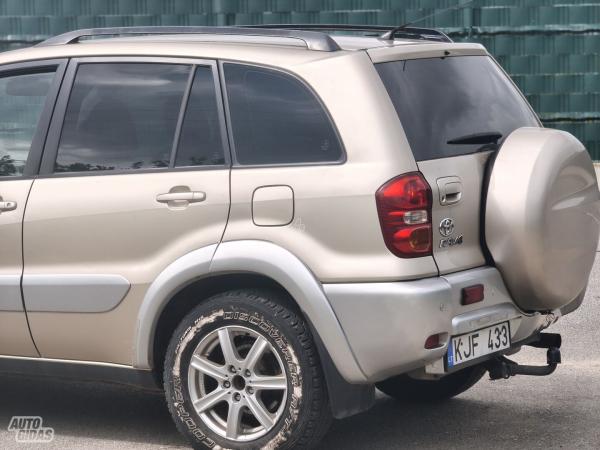 Toyota RAV4 2005 Viļņa, ar dzinēja tilpumu 2.00 L un nobraukumu 318 tūkst. km par 3200 €, foto 3 vietnē AUTOMOTO.COM.LV