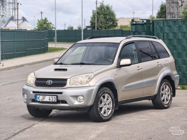 Toyota RAV4 2005 Viļņa, ar dzinēja tilpumu 2.00 L un nobraukumu 318 tūkst. km par 3200 €, foto 4 vietnē AUTOMOTO.COM.LV