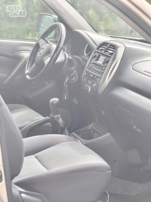 Toyota RAV4 2005 Viļņa, ar dzinēja tilpumu 2.00 L un nobraukumu 318 tūkst. km par 3200 €, foto 6 vietnē AUTOMOTO.COM.LV