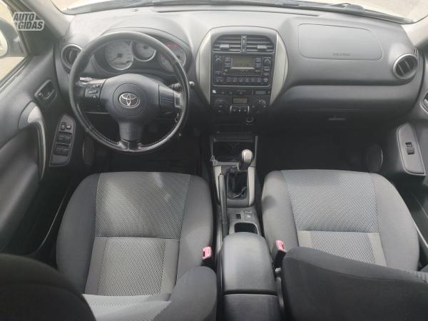 Toyota RAV4 2005 Viļņa, ar dzinēja tilpumu 2.00 L un nobraukumu 318 tūkst. km par 3200 €, foto 7 vietnē AUTOMOTO.COM.LV