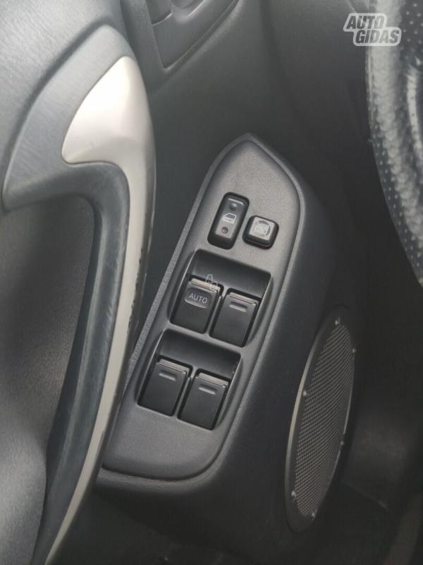Toyota RAV4 2005 Viļņa, ar dzinēja tilpumu 2.00 L un nobraukumu 318 tūkst. km par 3200 €, foto 8 vietnē AUTOMOTO.COM.LV