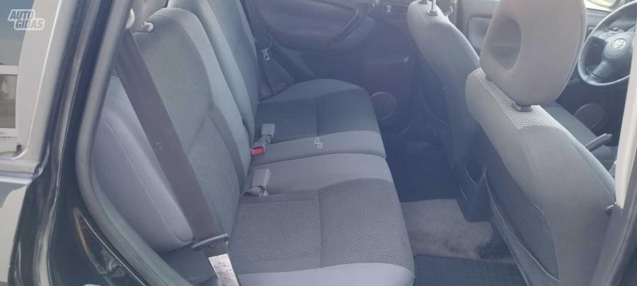 Toyota RAV4 2005 Tauragė, ar dzinēja tilpumu 2.00 L un nobraukumu 235 tūkst. km par 3600 €, foto 10 vietnē AUTOMOTO.COM.LV