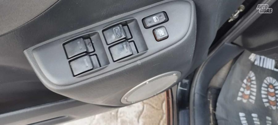 Toyota RAV4 2005 Tauragė, ar dzinēja tilpumu 2.00 L un nobraukumu 235 tūkst. km par 3600 €, foto 13 vietnē AUTOMOTO.COM.LV