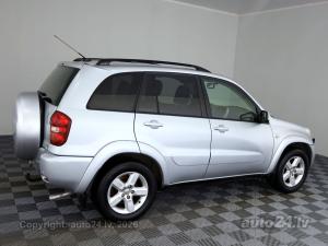 Toyota RAV4 2005 in Tallinn, with an engine capacity of 2.00 L and mileage of 267 thousand km for 2299 €, photo 4 on AUTOMOTO.COM.LV