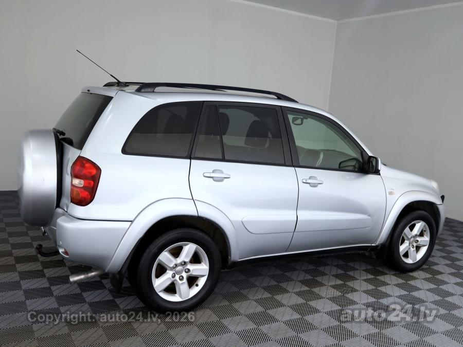 Toyota RAV4 2005 in Tallinn, with an engine capacity of 2.00 L and mileage of 267 thousand km for 2299 €, photo 4 on AUTOMOTO.COM.LV