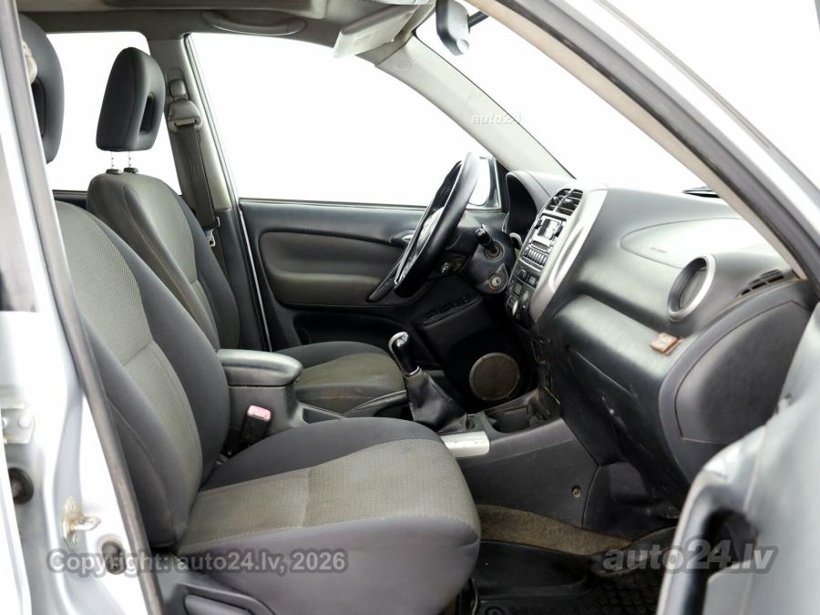 Toyota RAV4 2005 in Tallinn, with an engine capacity of 2.00 L and mileage of 267 thousand km for 2299 €, photo 7 on AUTOMOTO.COM.LV