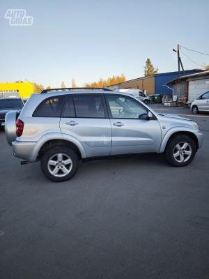 Toyota RAV4 2005 in Plunge, with an engine capacity of 2.00 L and mileage of 285 thousand km for 1050 €, photo 6 on AUTOMOTO.COM.LV
