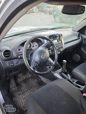 Toyota RAV4 2005 in Plunge, with an engine capacity of 2.00 L and mileage of 285 thousand km for 1050 €, photo 10 on AUTOMOTO.COM.LV