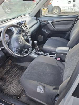 Toyota RAV4 2005 in Plunge, with an engine capacity of 2.00 L and mileage of 285 thousand km for 1050 €, photo 11 on AUTOMOTO.COM.LV