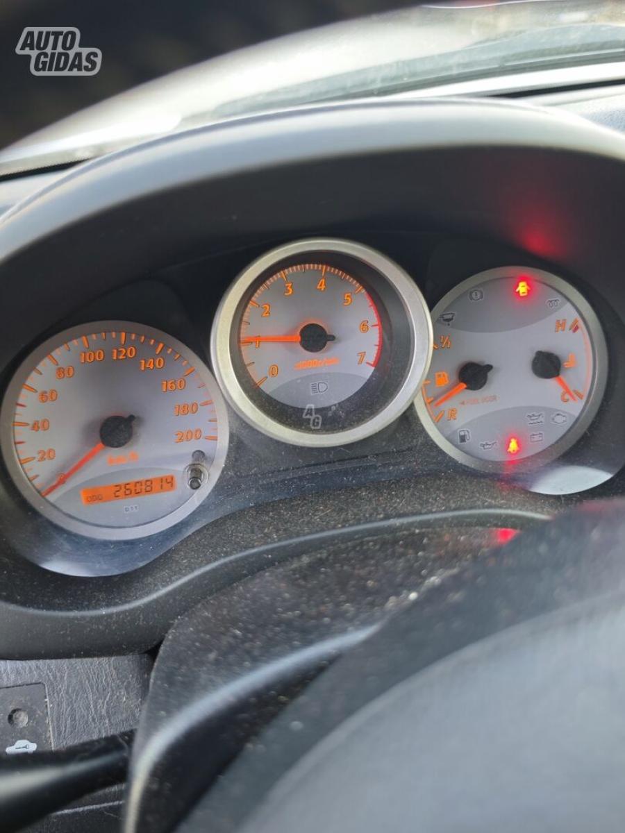 Toyota RAV4 2005 in Plunge, with an engine capacity of 2.00 L and mileage of 285 thousand km for 1050 €, photo 12 on AUTOMOTO.COM.LV