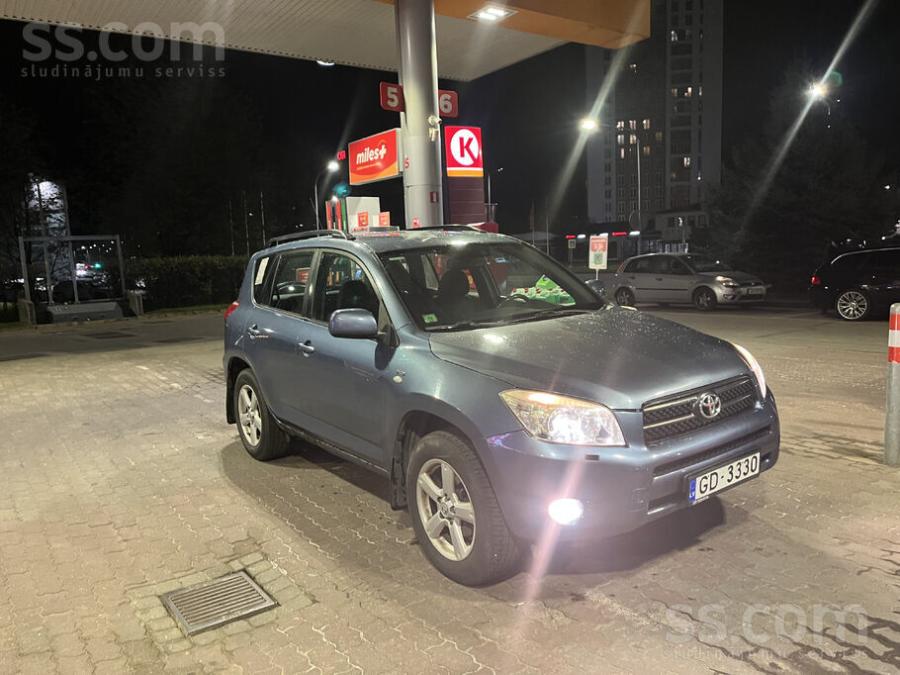 Toyota RAV4 2006 Rīga, ar dzinēja tilpumu 2.20 L un nobraukumu 240 tūkst. km par 28300 €, foto 2 vietnē AUTOMOTO.COM.LV