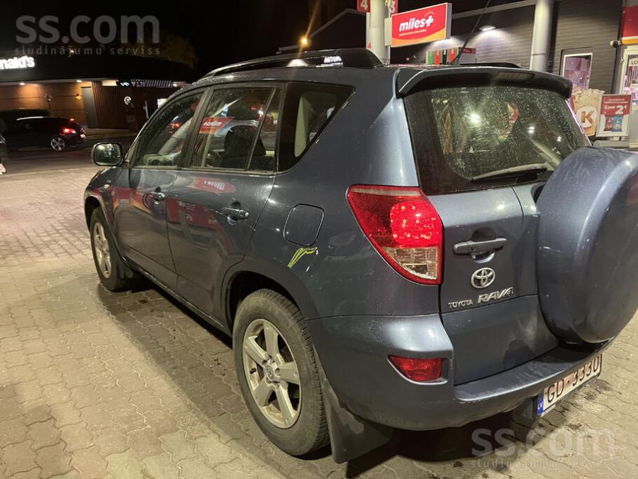 Toyota RAV4 2006 Rīga, ar dzinēja tilpumu 2.20 L un nobraukumu 240 tūkst. km par 28300 €, foto 3 vietnē AUTOMOTO.COM.LV