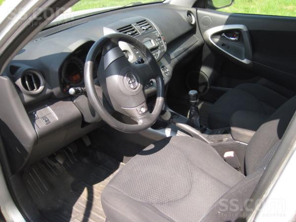 Toyota RAV4 2006 Liepāja, ar dzinēja tilpumu 2.20 L un nobraukumu 178 tūkst. km par 25590 €, foto 4 vietnē AUTOMOTO.COM.LV