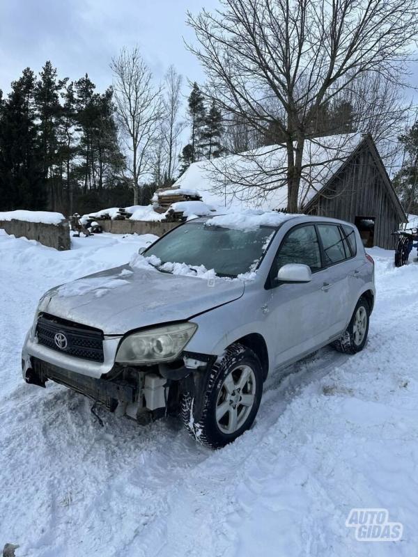 Toyota RAV4 2006 in Silute, with an engine capacity of 2.20 L and mileage of 250 thousand km for 2000 €, photo 2 on AUTOMOTO.COM.LV
