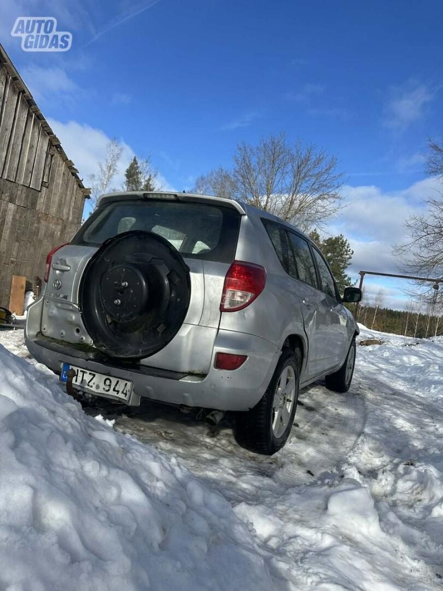 Toyota RAV4 2006 in Silute, with an engine capacity of 2.20 L and mileage of 250 thousand km for 1550 €, photo 3 on AUTOMOTO.COM.LV