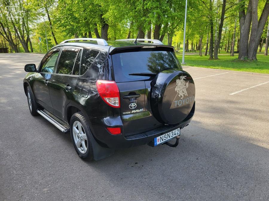 Toyota RAV4 2006 in Marijampole, with an engine capacity of 2.20 L and mileage of 371 thousand km for 3550 €, photo 6 on AUTOMOTO.COM.LV