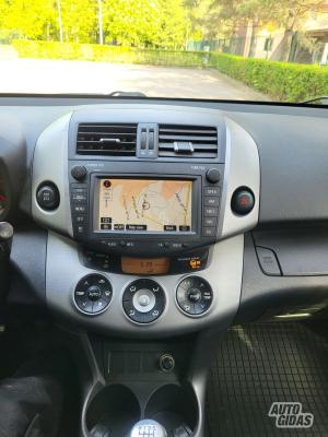 Toyota RAV4 2006 in Marijampole, with an engine capacity of 2.20 L and mileage of 371 thousand km for 3550 €, photo 7 on AUTOMOTO.COM.LV