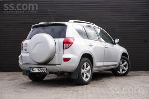 Toyota RAV4 2006 in Riga, with an engine capacity of 2.20 L and mileage of 250 thousand km for 4390 €, photo 4 on AUTOMOTO.COM.LV