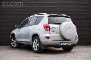 Toyota RAV4 2006 in Riga, with an engine capacity of 2.20 L and mileage of 250 thousand km for 4390 €, photo 5 on AUTOMOTO.COM.LV
