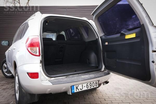 Тойота РАВ 4 2006 в Рига, объемом двигателя 2.20 л и пробегом 250 тыс. км за 4390 €, фото 5 на AUTOMOTO.COM.LV