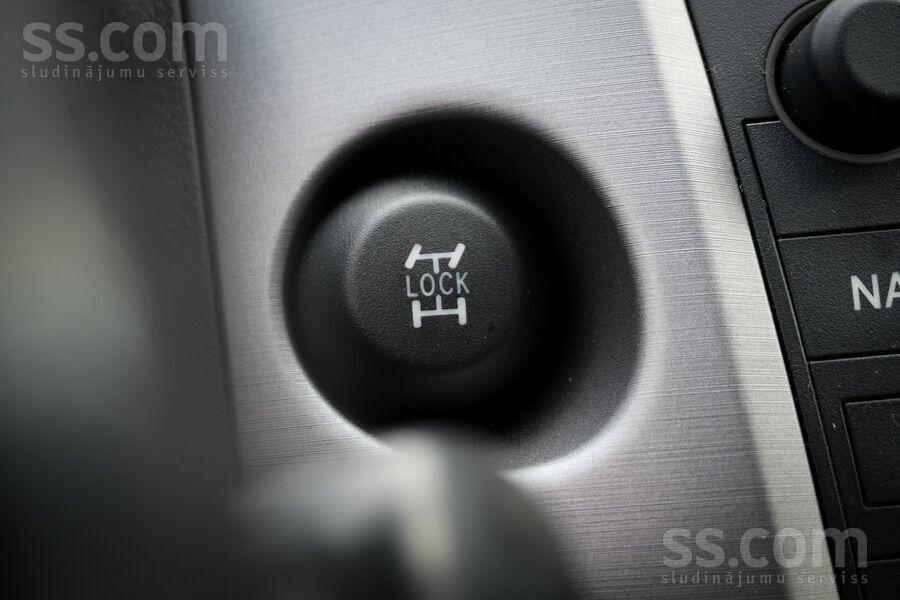Toyota RAV4 2006 in Riga, with an engine capacity of 2.20 L and mileage of 250 thousand km for 4390 €, photo 7 on AUTOMOTO.COM.LV