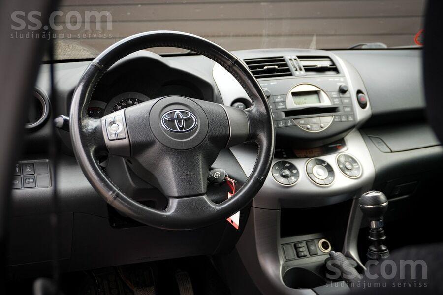 Toyota RAV4 2006 in Riga, with an engine capacity of 2.20 L and mileage of 250 thousand km for 4390 €, photo 8 on AUTOMOTO.COM.LV