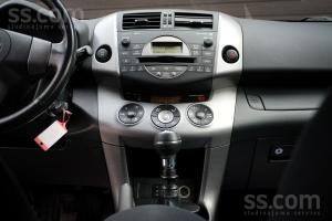 Toyota RAV4 2006 in Riga, with an engine capacity of 2.20 L and mileage of 250 thousand km for 4390 €, photo 9 on AUTOMOTO.COM.LV