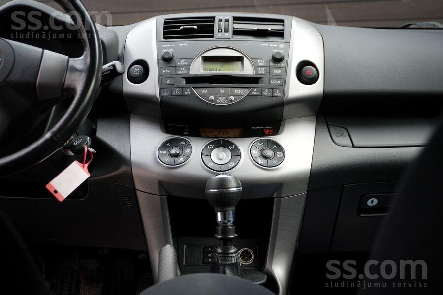 Toyota RAV4 2006 in Riga, with an engine capacity of 2.20 L and mileage of 250 thousand km for 4390 €, photo 9 on AUTOMOTO.COM.LV