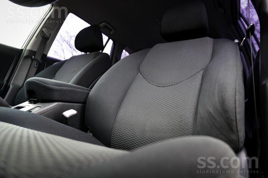 Toyota RAV4 2006 in Riga, with an engine capacity of 2.20 L and mileage of 250 thousand km for 4390 €, photo 12 on AUTOMOTO.COM.LV