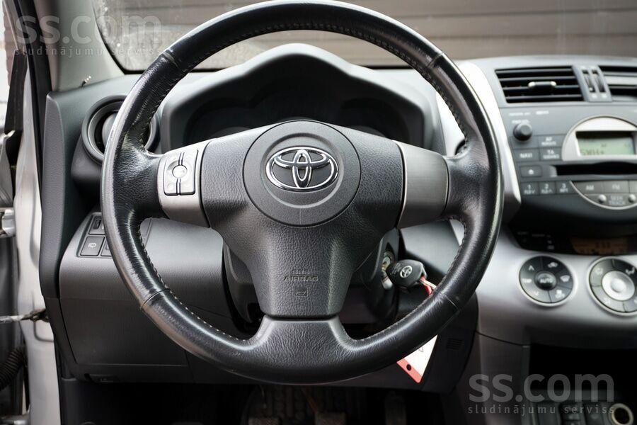 Toyota RAV4 2006 in Riga, with an engine capacity of 2.20 L and mileage of 250 thousand km for 4390 €, photo 15 on AUTOMOTO.COM.LV