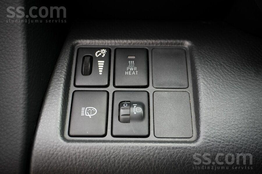 Toyota RAV4 2006 in Riga, with an engine capacity of 2.20 L and mileage of 250 thousand km for 4390 €, photo 17 on AUTOMOTO.COM.LV